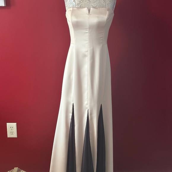 Halston Heritage | Dresses | Halston Heritage Gorgeous Gown | Poshmark